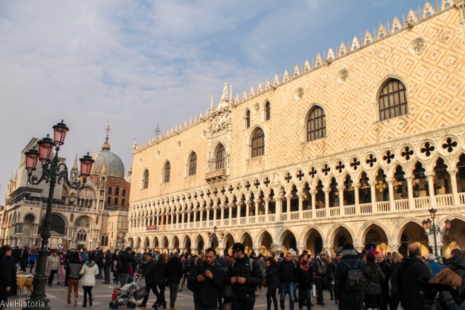 Venetia-despre canale, palate, podul Rialto, Piata San Marco | AveHistoria