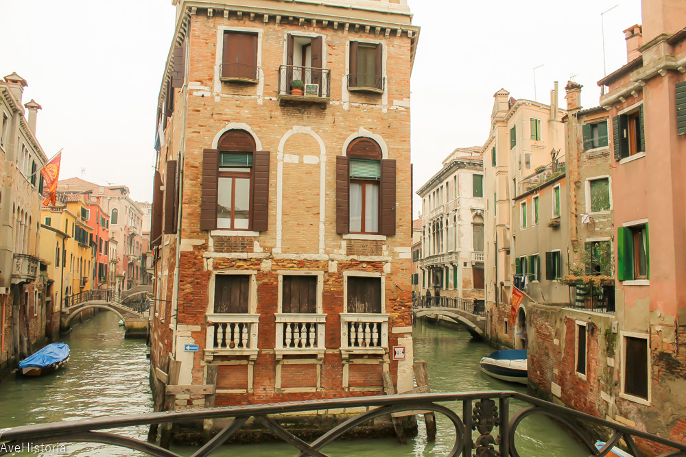 Venetia-despre canale, palate, podul Rialto, Piata San Marco | AveHistoria