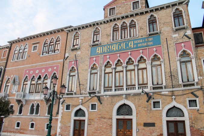 Venetia-despre canale, palate, podul Rialto, Piata San Marco | AveHistoria