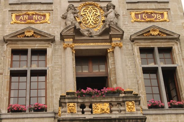 Bruxelles sau pasarea phoenix | AveHistoria