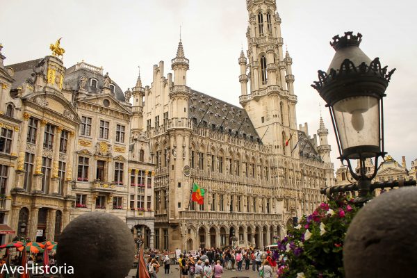 Bruxelles sau pasarea phoenix | AveHistoria